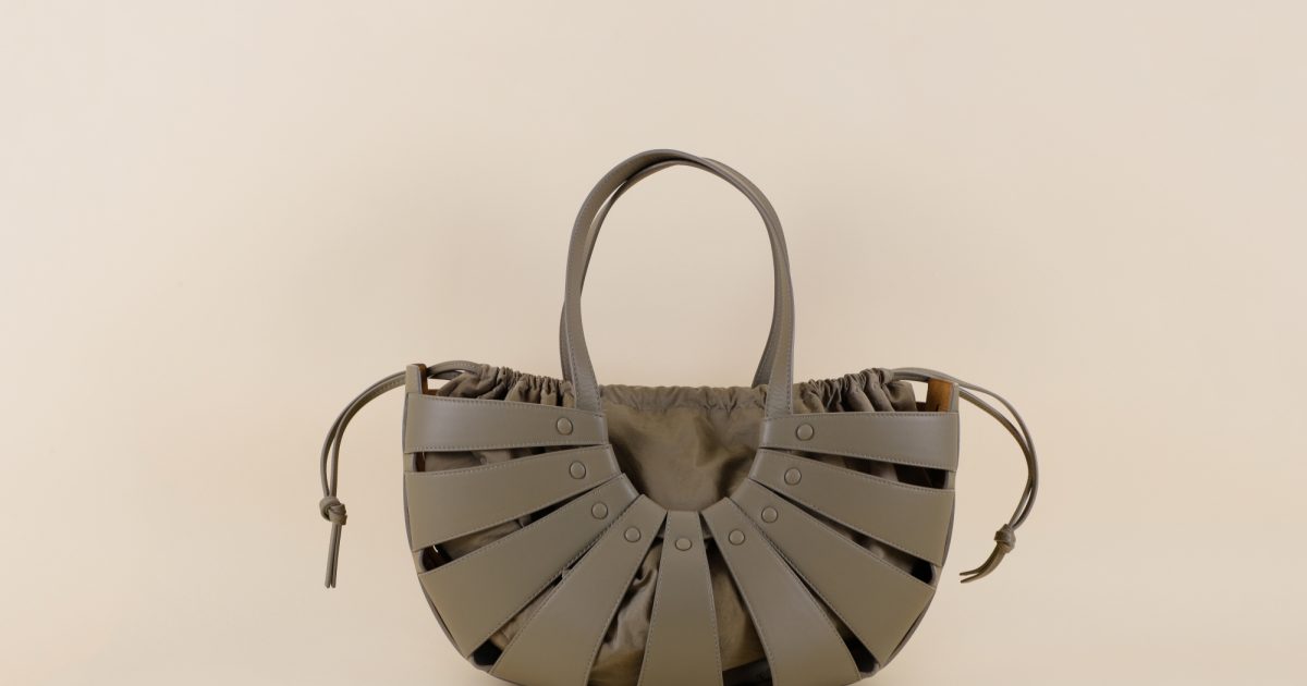 Bottega Veneta Medium Shell Tote Bag | Vivrelle