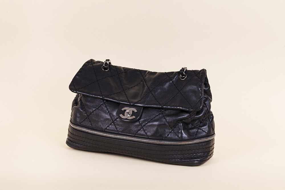 Chanel Zip Bottom Shoulder Bag | Vivrelle