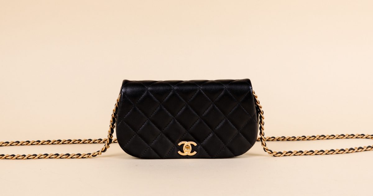 Chanel Coco Mail Clutch with Chain | Vivrelle